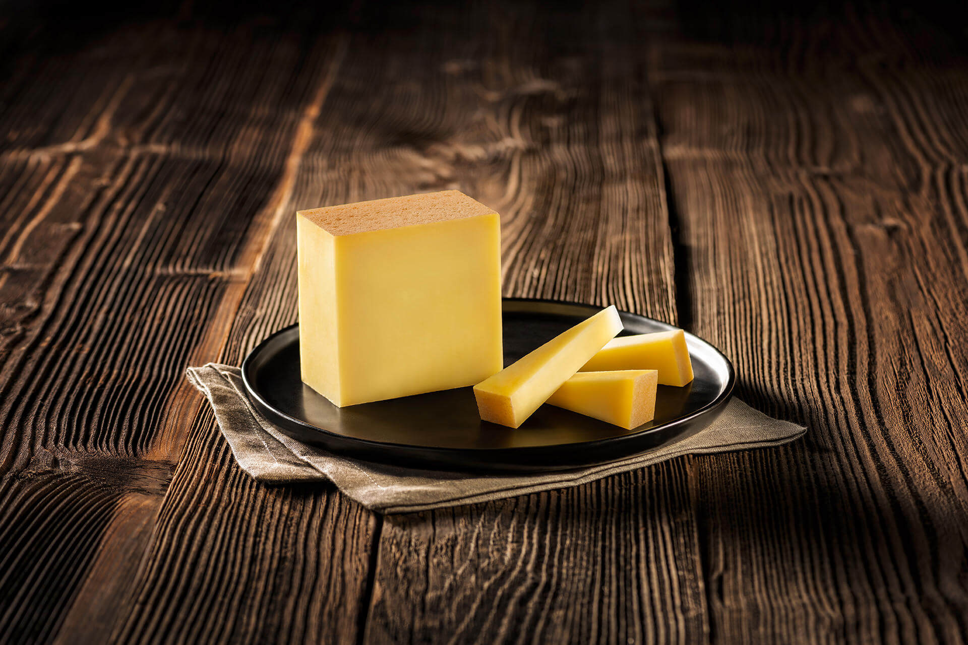 WOERLE Bergkäse Premium aus Heumilch: 6 Monate gereift